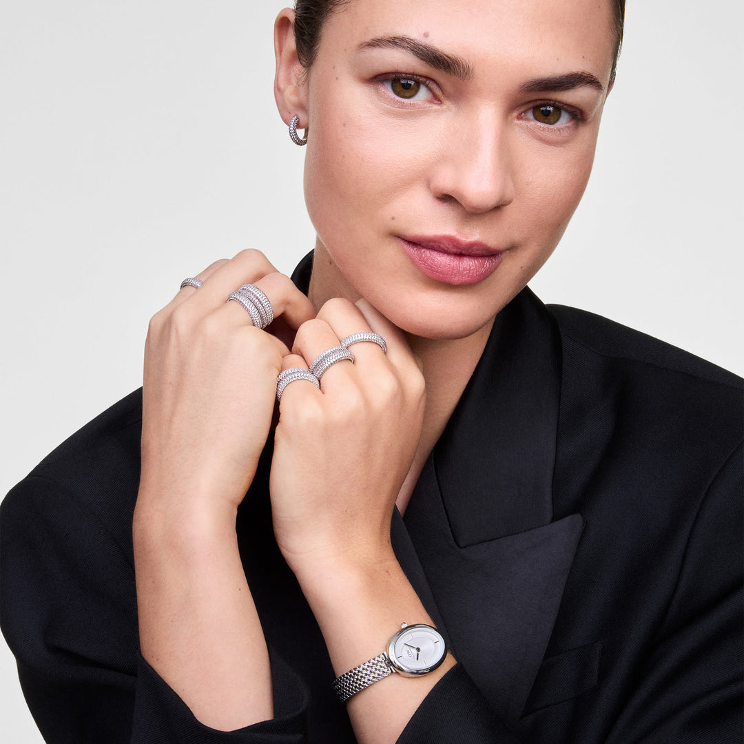 Silver watches - Women and men's watches in silver | DW